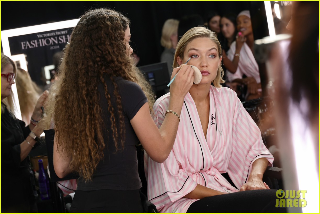 Buy Gigi Hadid's Exact Outfit from Victoria's Secret Fashion Show 2024 for Just $80!: Photo ...