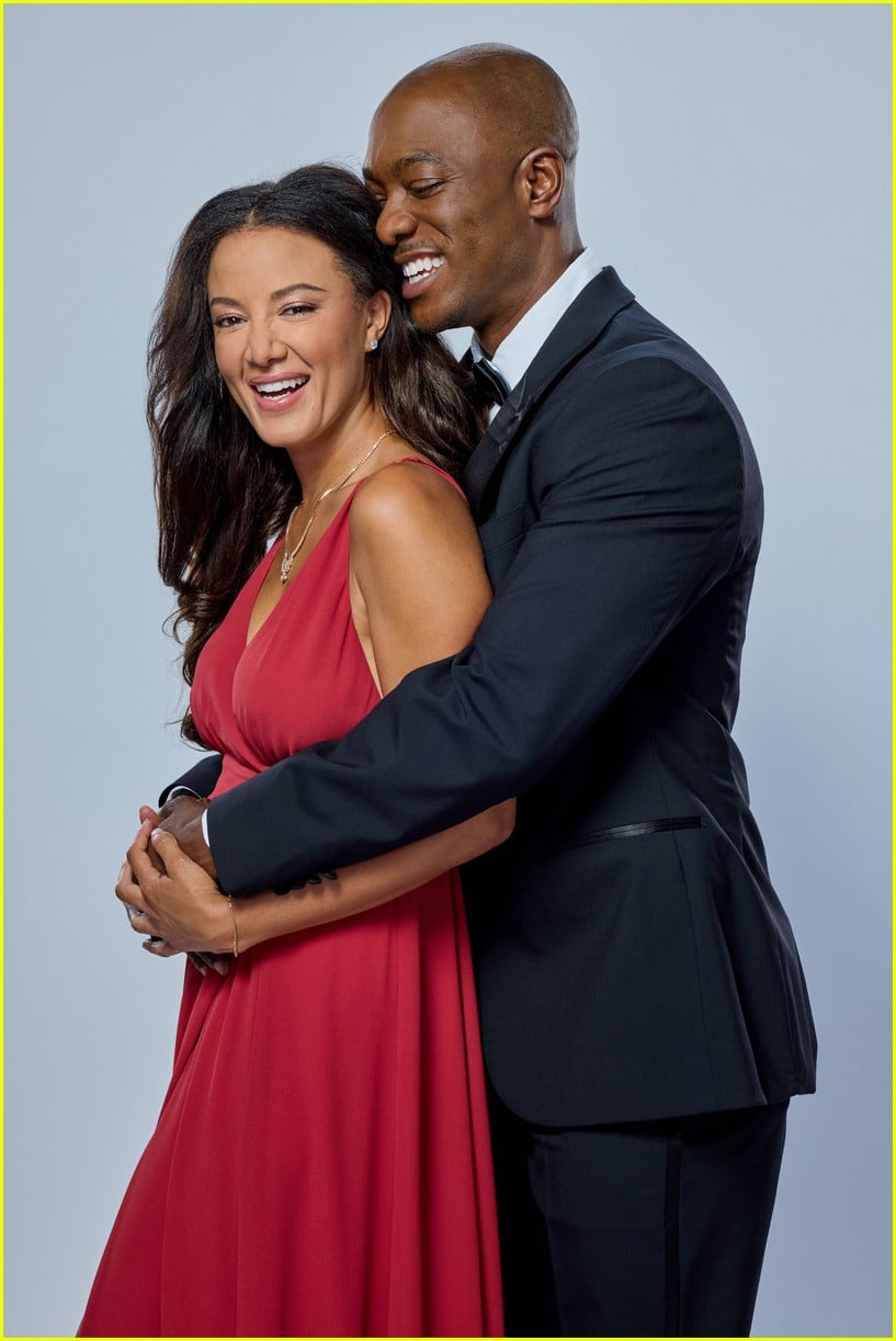 'The Groomsmen First Look' Cast - Hallmark Favorites Jonathan Bennett ...