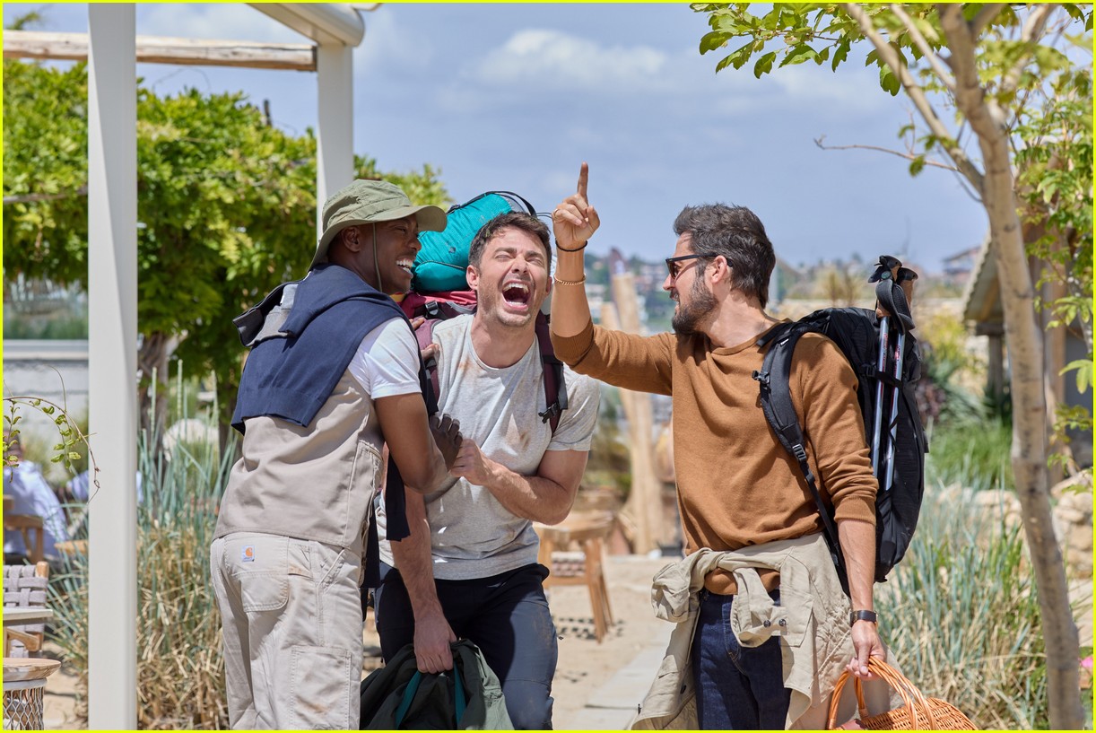 'The Groomsmen First Look' Cast - Hallmark Favorites Jonathan Bennett ...