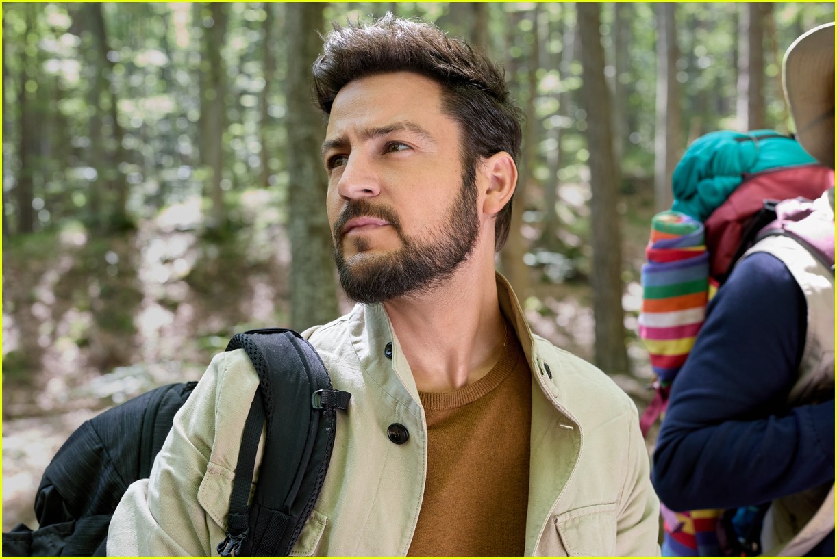 'The Groomsmen First Look' Cast - Hallmark Favorites Jonathan Bennett ...