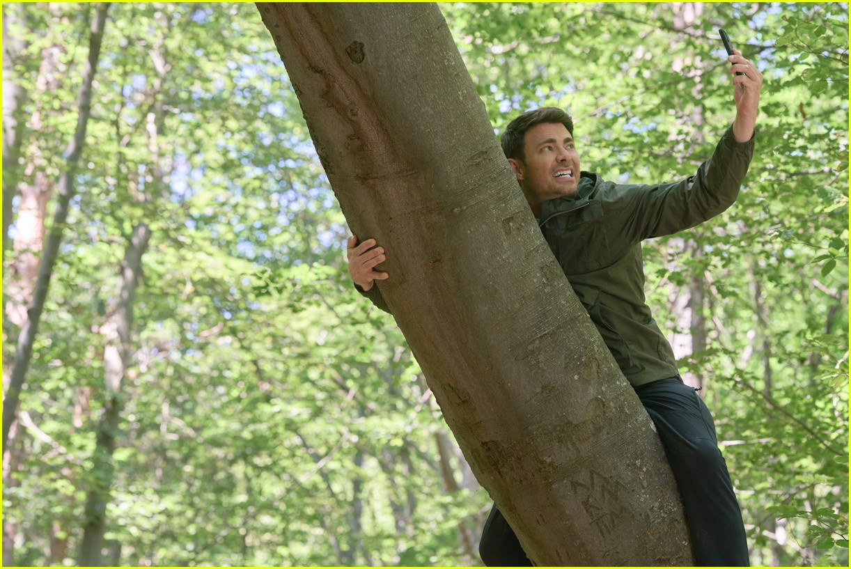 'The Groomsmen First Look' Cast - Hallmark Favorites Jonathan Bennett ...