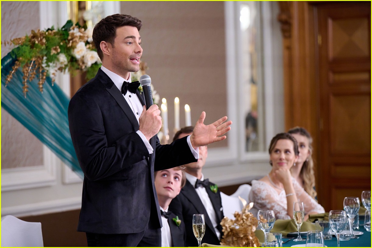 'The Groomsmen First Look' Cast - Hallmark Favorites Jonathan Bennett ...
