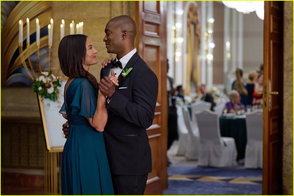 'The Groomsmen First Look' Cast - Hallmark Favorites Jonathan Bennett ...