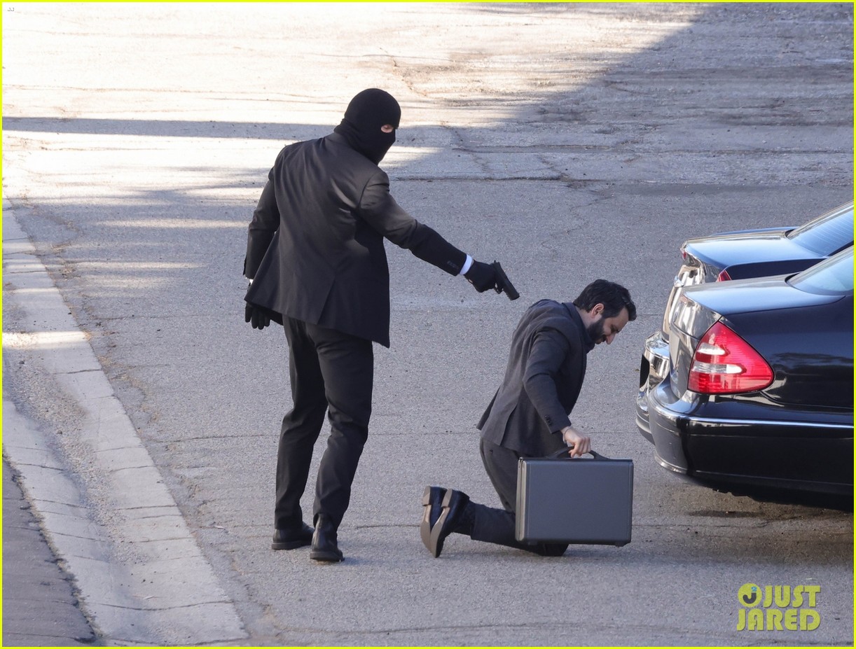 Chris Hemsworth Kicks Off Filming New Movie 'Crime 101' In Los Angeles ...