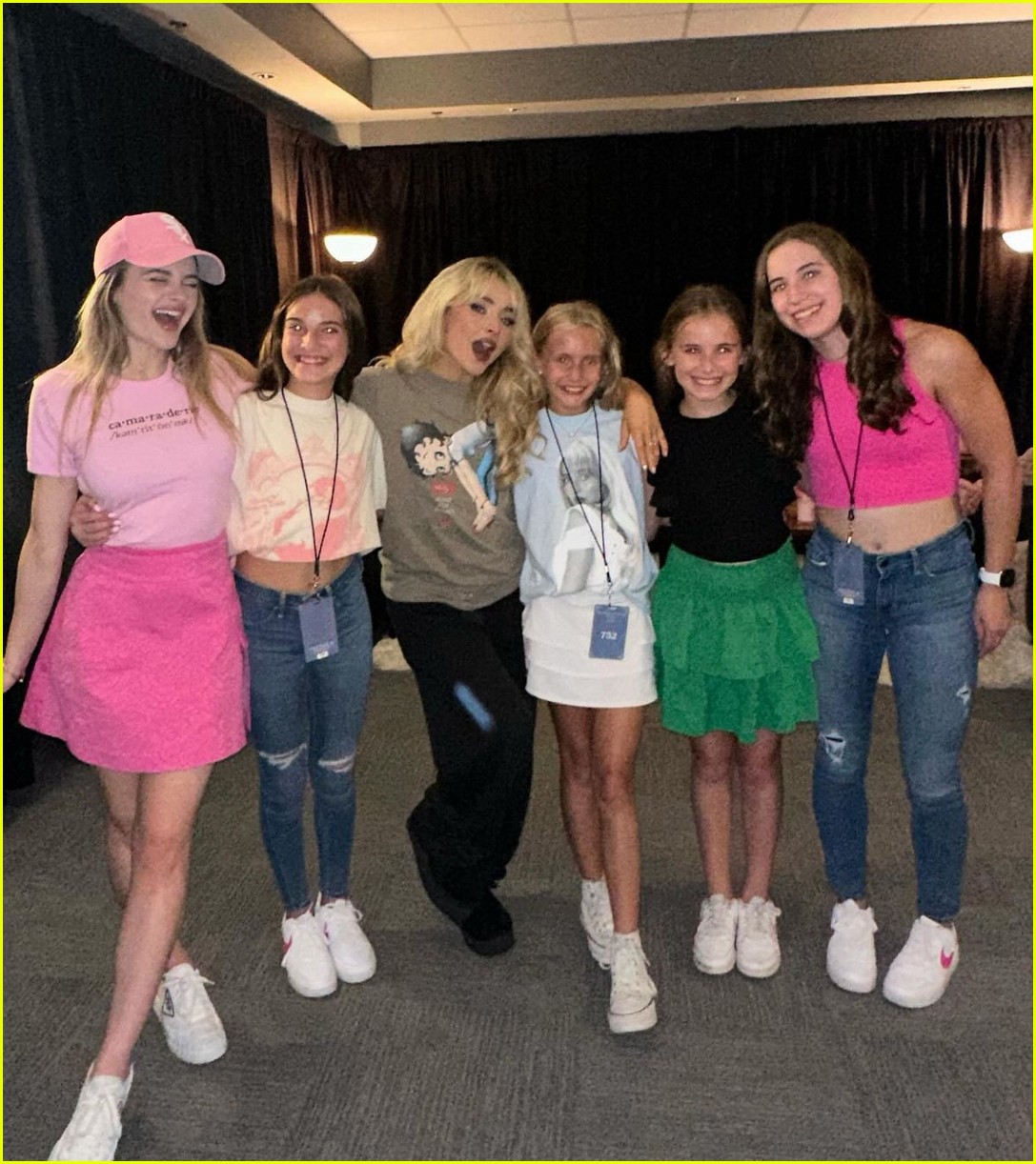 Joey King Supports BFF Sabrina Carpenter at Chicago Concert, Explains ...