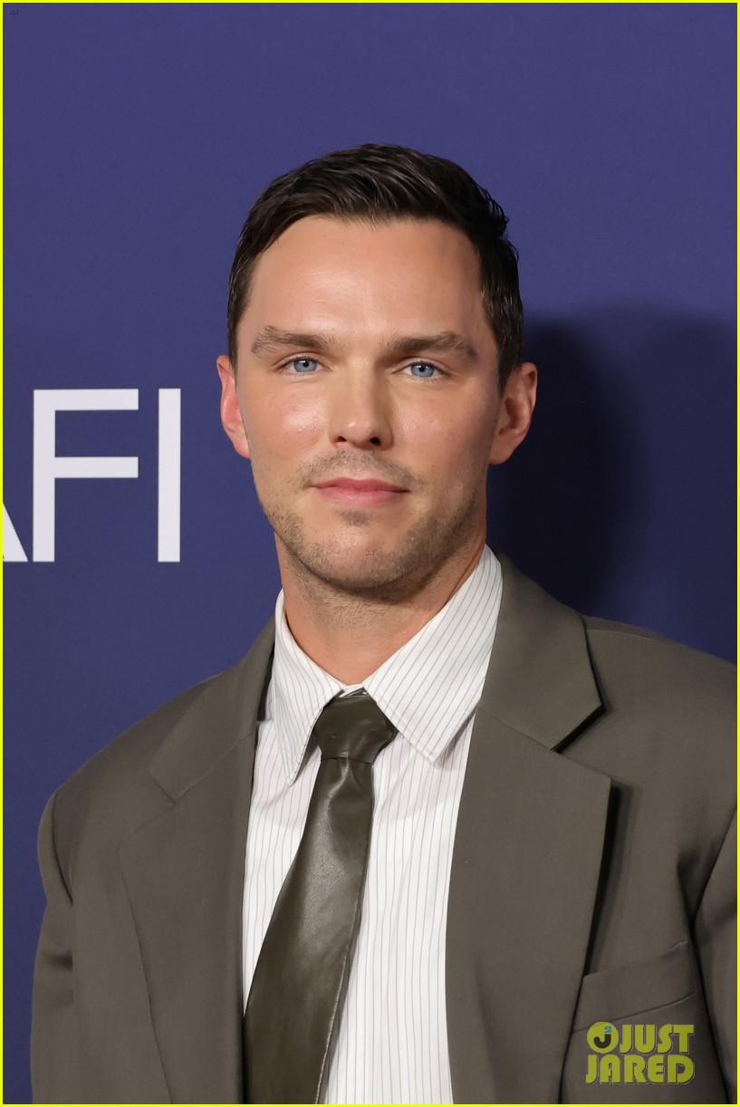 Nicholas Hoult Joins Zoey Deutch, Leslie Bibb, & Toni Collette at ...
