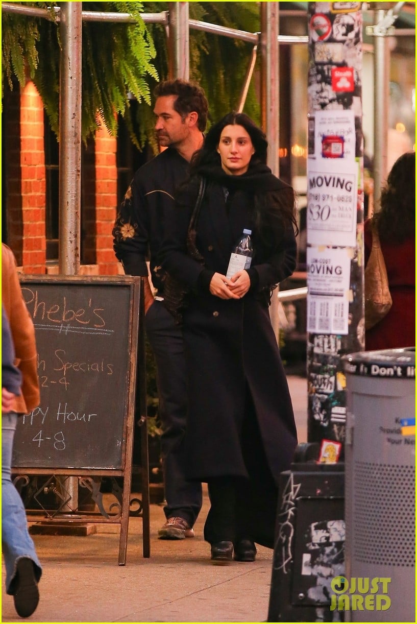 'Lincoln Lawyer' Actor Manuel Garcia-Rulfo Spotted Flaunting PDA with ...