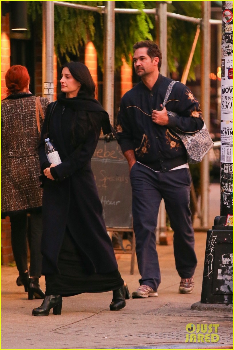 'Lincoln Lawyer' Actor Manuel Garcia-Rulfo Spotted Flaunting PDA with ...