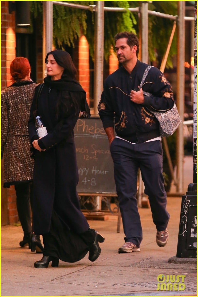 'Lincoln Lawyer' Actor Manuel Garcia-Rulfo Spotted Flaunting PDA with ...