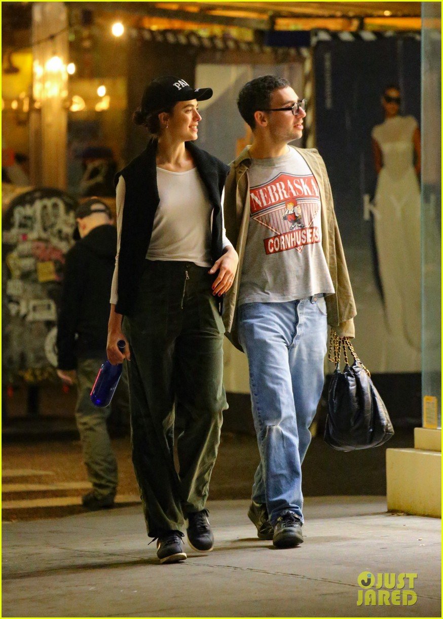 Margaret Qualley & Husband Jack Antonoff Go for Late-Night Stroll Around NYC: Photo 5090459 ...