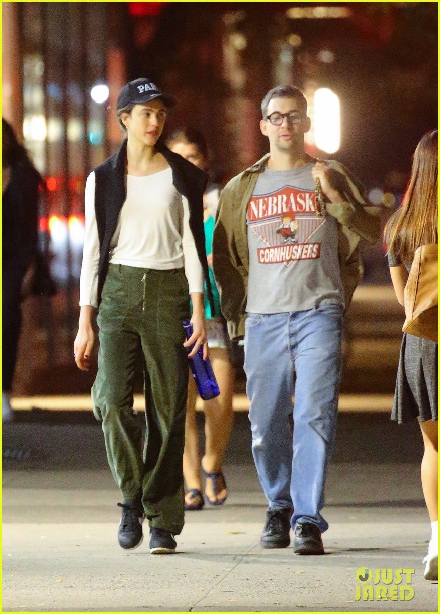 Margaret Qualley & Husband Jack Antonoff Go for Late-Night Stroll Around NYC: Photo 5090463 ...