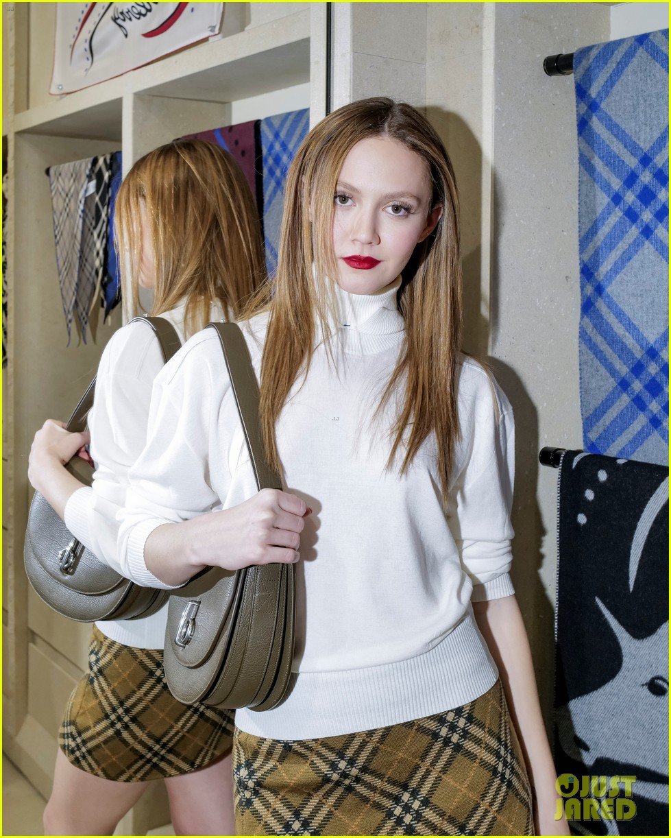 Sam Nivola & Iris Apatow Debut New Relationship at Burberry Event ...