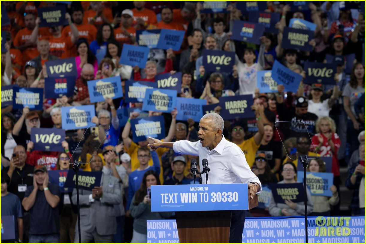 Barack Obama Raps Eminem's 'Lose Yourself' at Detroit Harris-Walz Rally ...