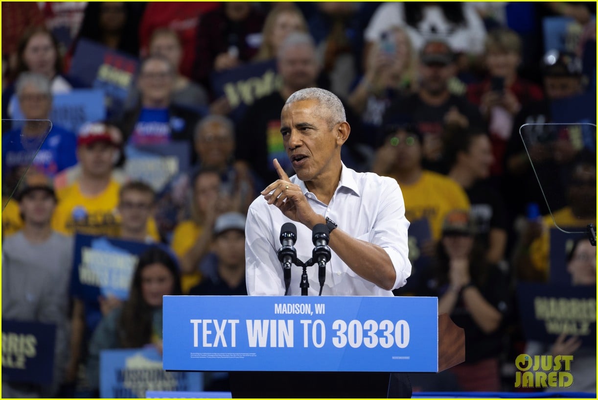 Barack Obama Raps Eminem's 'Lose Yourself' at Detroit Harris-Walz Rally ...