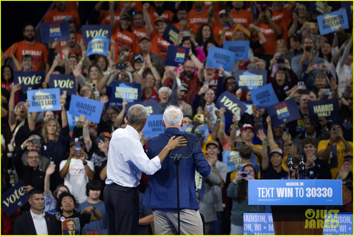 Barack Obama Raps Eminem's 'Lose Yourself' at Detroit Harris-Walz Rally ...