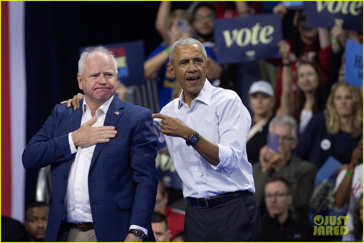 Barack Obama Raps Eminem's 'Lose Yourself' at Detroit Harris-Walz Rally ...