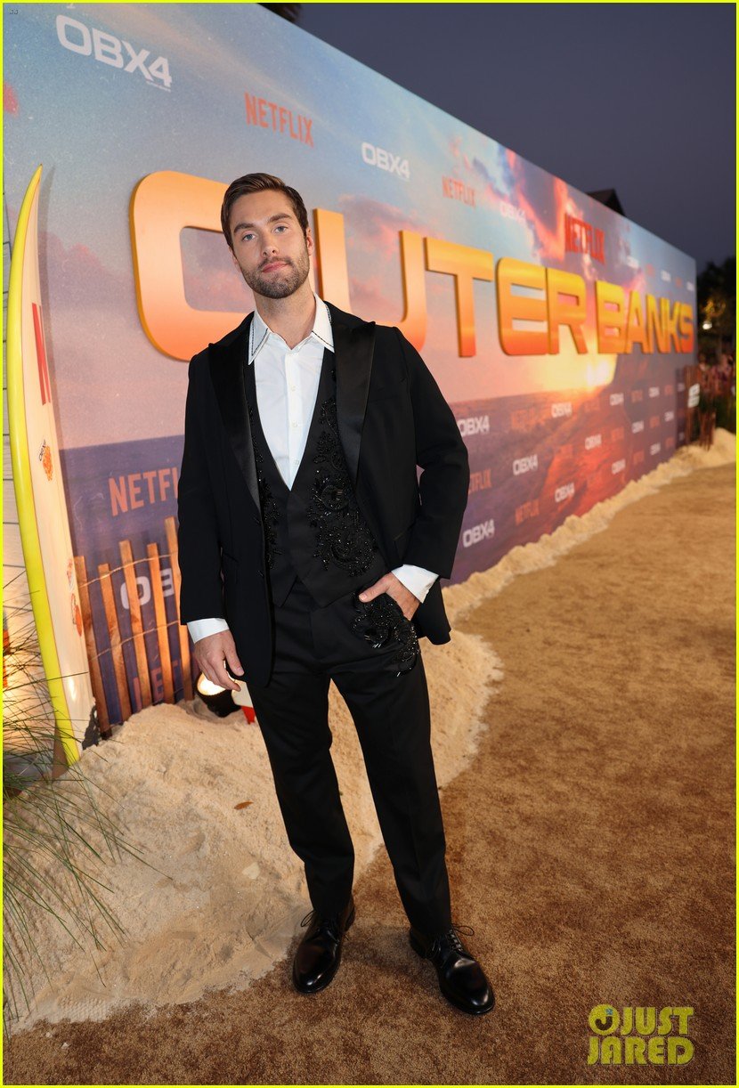 Drew Starkey Joins 'Outer Banks' Co-Stars at Season 4 Premiere After ...