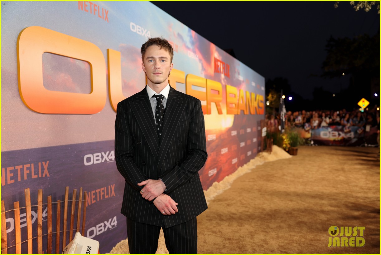 Drew Starkey Joins 'Outer Banks' Co-Stars at Season 4 Premiere After ...