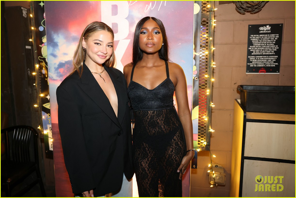 Drew Starkey Joins 'Outer Banks' Co-Stars at Season 4 Premiere After Missing Cast Photo Call ...