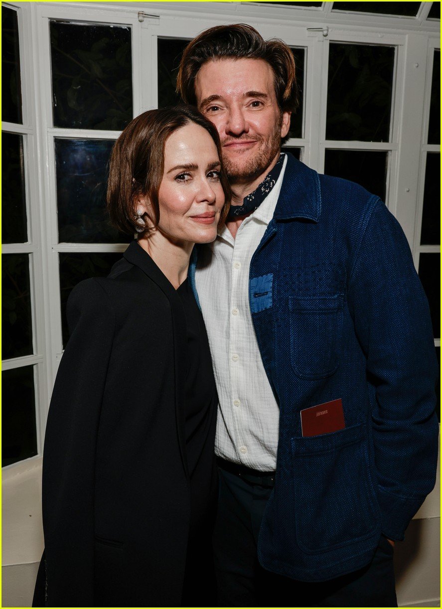 Sarah Paulson Gets Partner Holland Taylor's Support at 'Hold Your ...