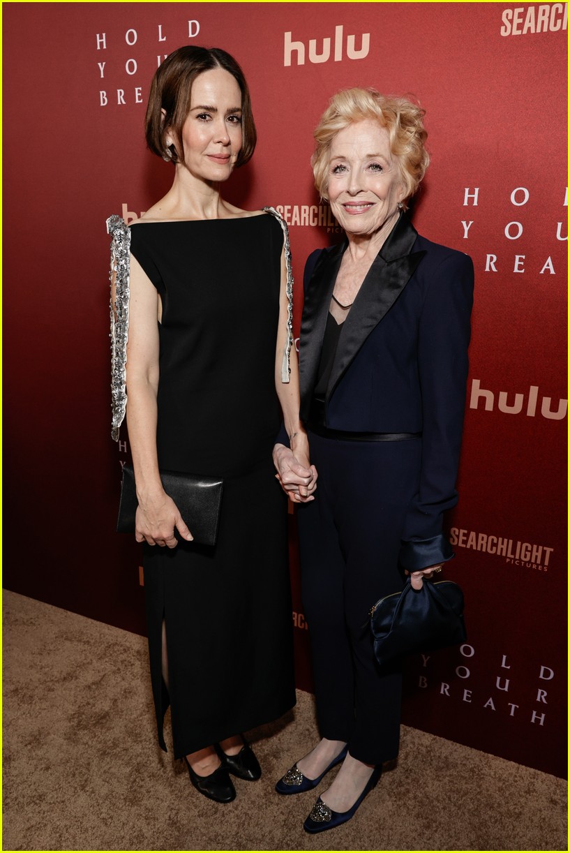 Sarah Paulson Gets Partner Holland Taylor's Support at 'Hold Your ...