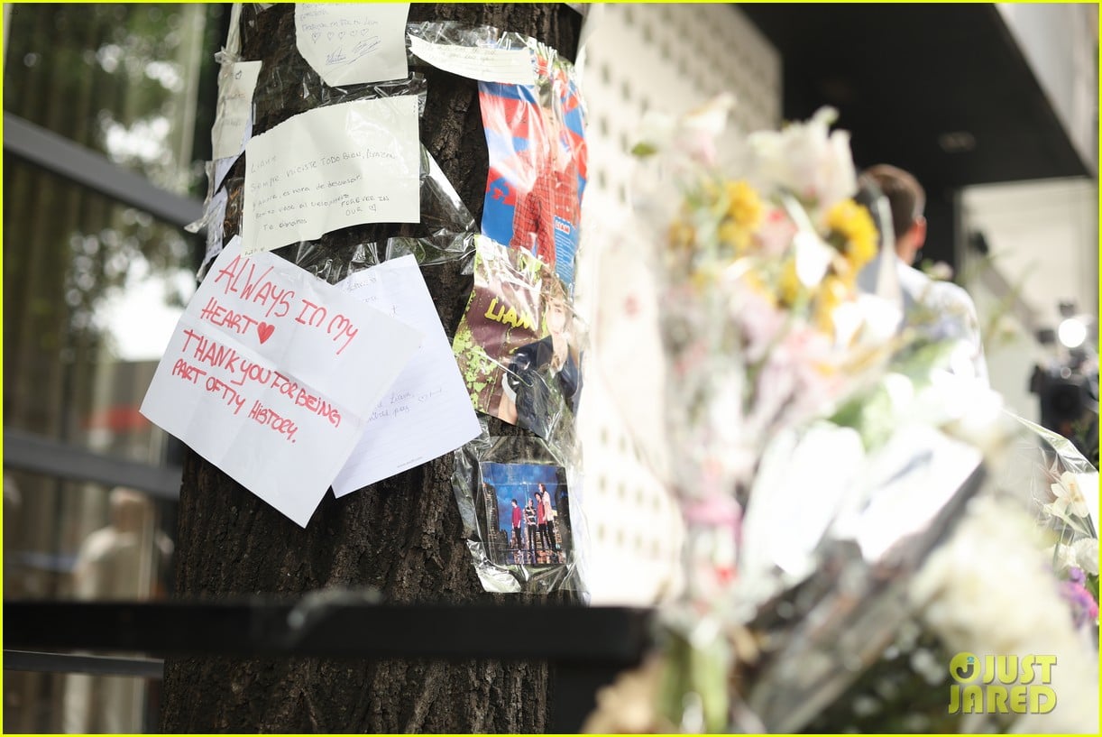 Liam Payne's Dad Visits Memorial in Argentina, Greets Fans Paying Their ...