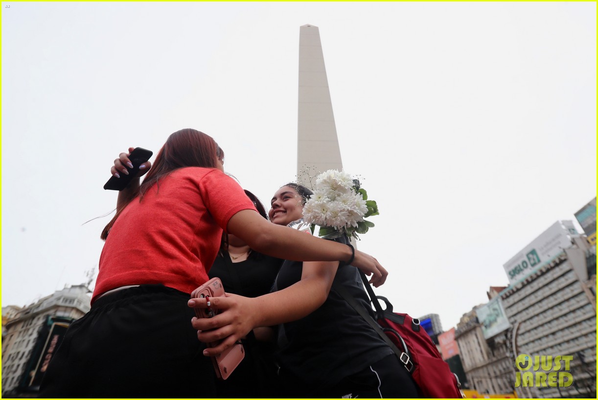 Liam Payne's Dad Visits Memorial in Argentina, Greets Fans Paying Their ...