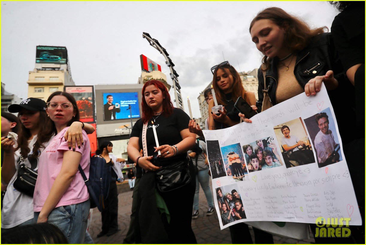 Liam Payne's Dad Visits Memorial in Argentina, Greets Fans Paying Their ...