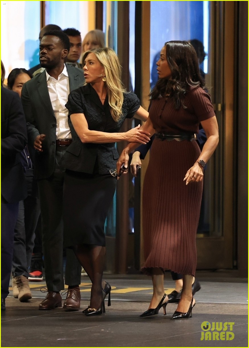 Jennifer Aniston, Karen Pittman, & More Film Intense Late-Night Scene ...