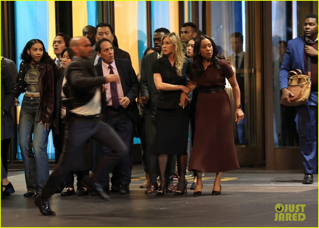 Jennifer Aniston, Karen Pittman, & More Film Intense Late-Night Scene ...