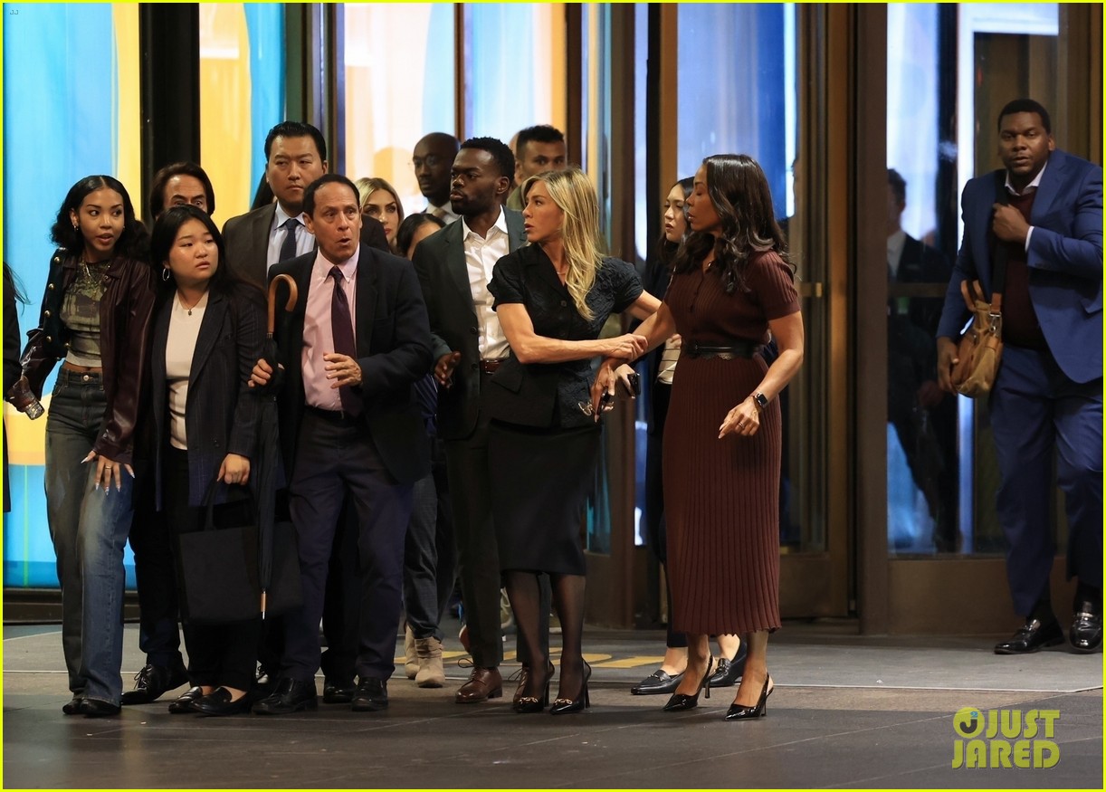 Jennifer Aniston, Karen Pittman, & More Film Intense Late-Night Scene ...