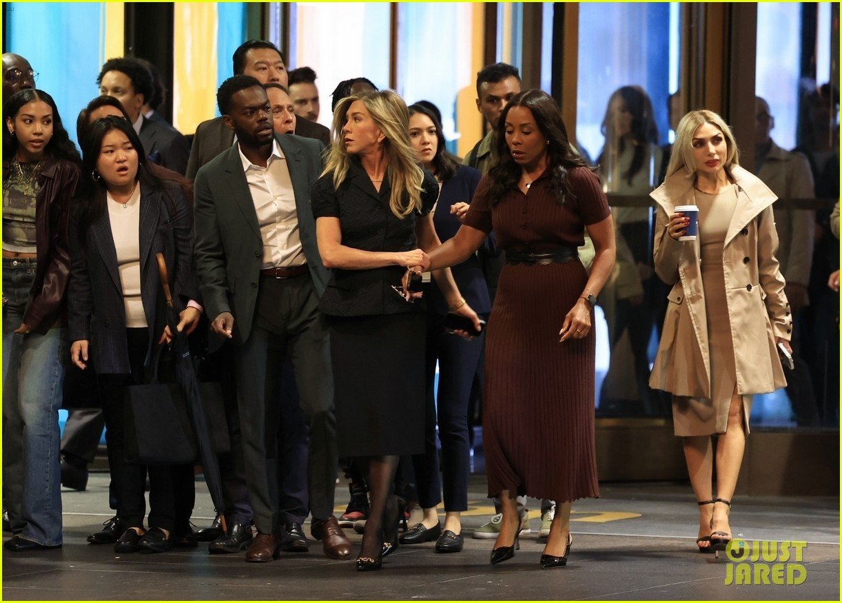 Jennifer Aniston, Karen Pittman, & More Film Intense Late-Night Scene ...