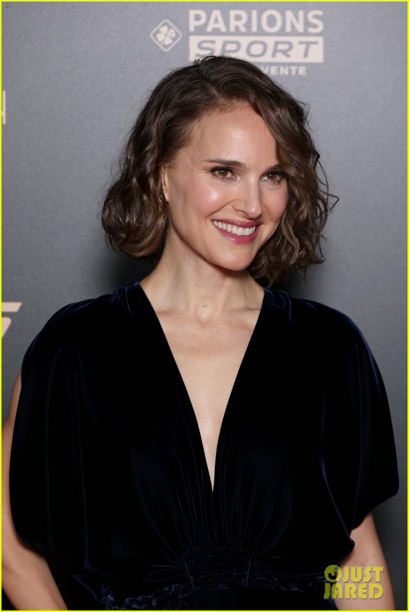 Natalie Portman Stuns on Red Carpet in Paris After Ex-Husband Benjamin ...