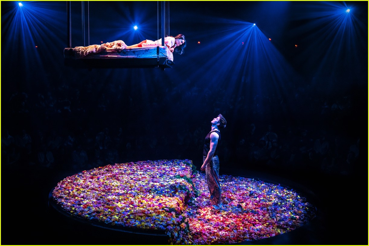 Broadway's 'Romeo + Juliet' Shares New Look at Rachel Zegler & Kit ...