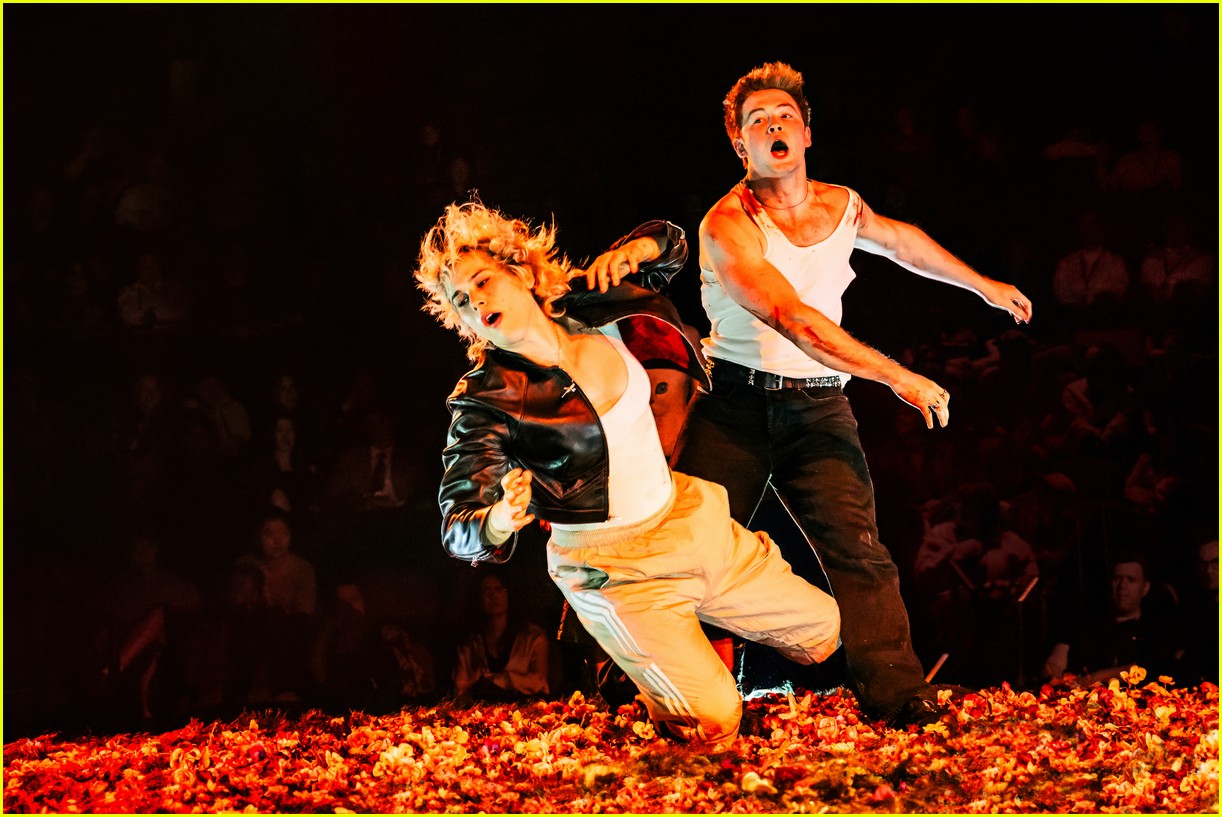 Broadway's 'Romeo + Juliet' Shares New Look at Rachel Zegler & Kit ...