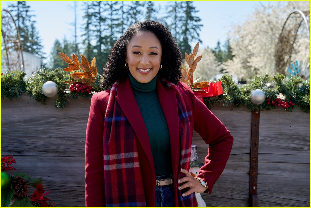 'Scouting for Christmas' Cast - Hallmark Channel Original Movie First ...