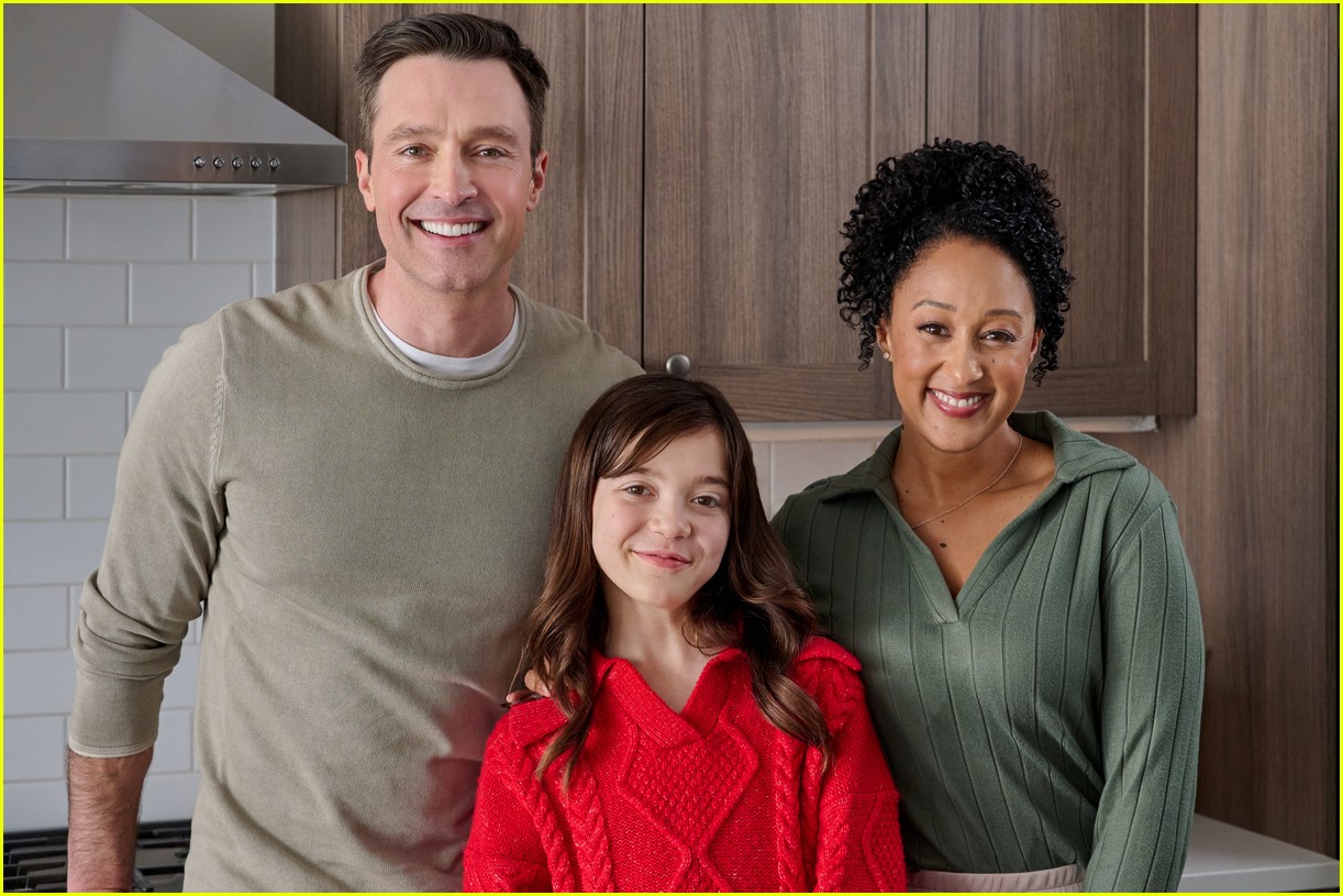 'Scouting for Christmas' Cast - Hallmark Channel Original Movie First ...