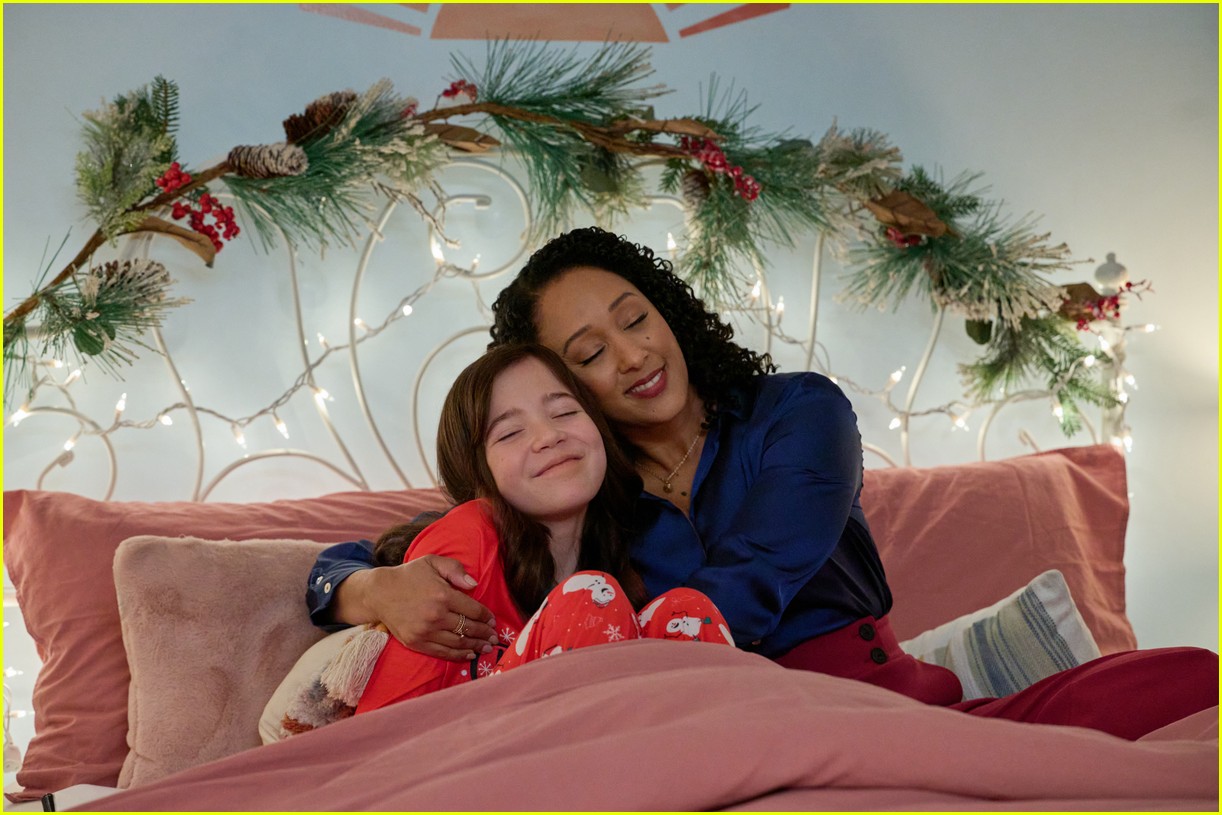 'Scouting for Christmas' Cast - Hallmark Channel Original Movie First ...