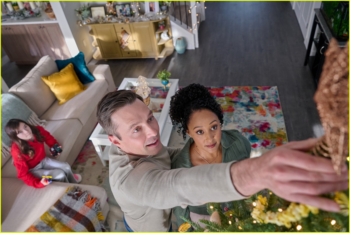 'Scouting for Christmas' Cast - Hallmark Channel Original Movie First ...