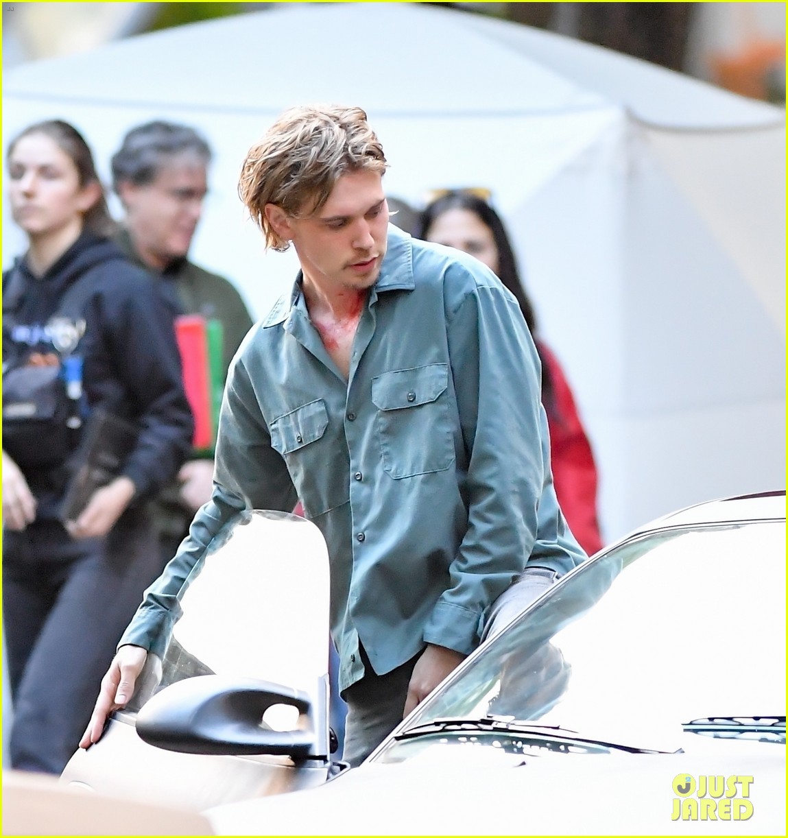 Matt Smith Goes Full Punk Rock with Multicolor Mohawk for 'Caught ...