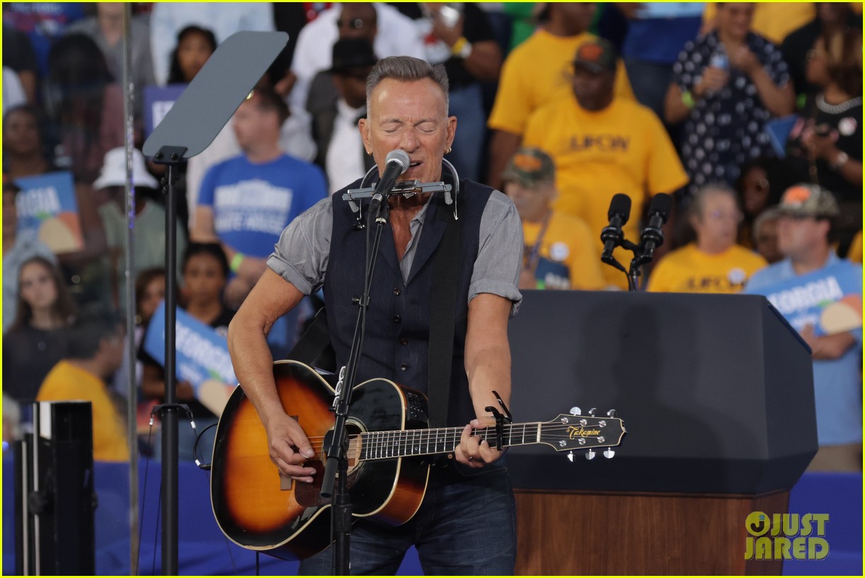 Bruce Springsteen Performs at Kamala Harris Rally in Georgia, Slams ...
