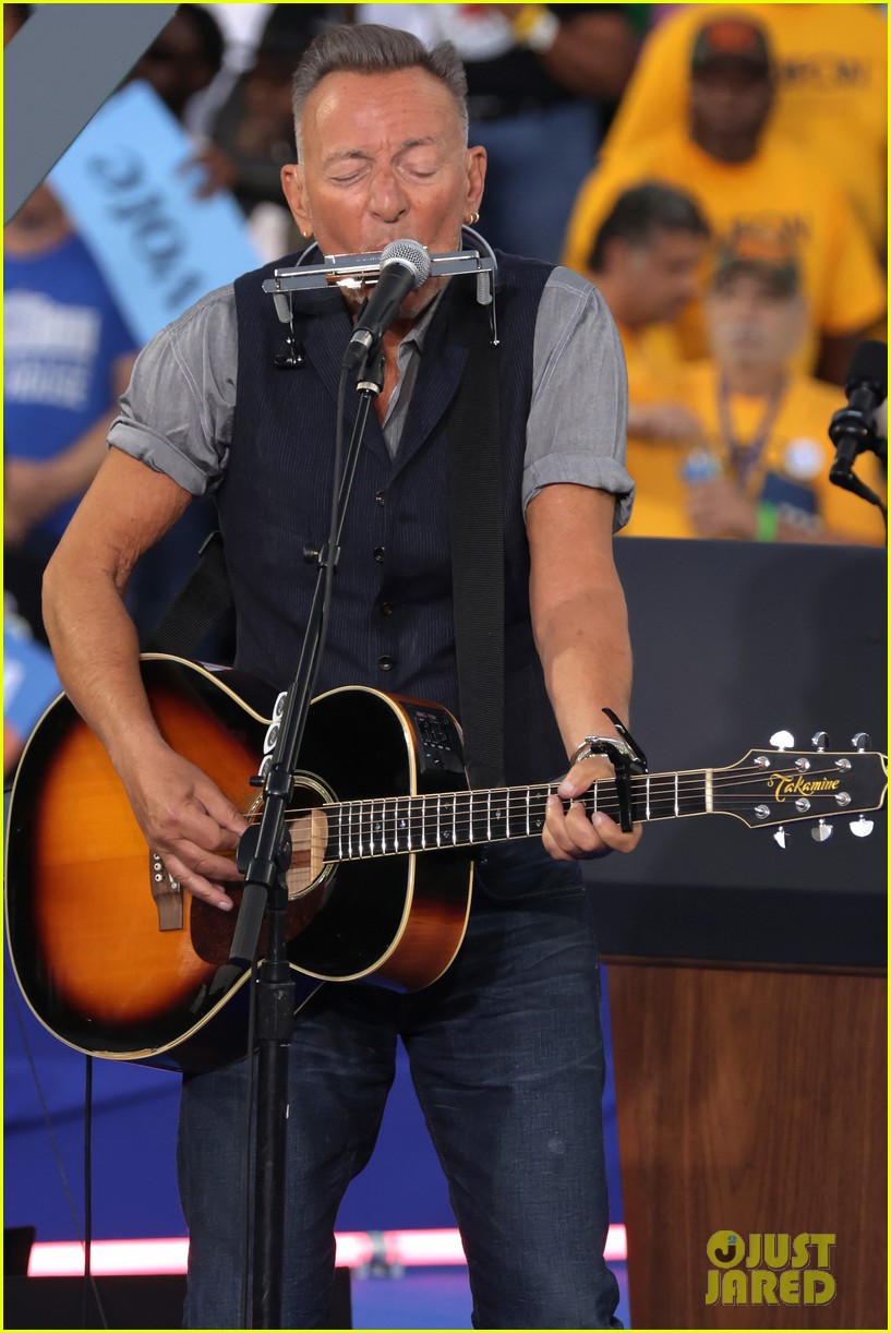 Bruce Springsteen Performs at Kamala Harris Rally in Georgia, Slams ...