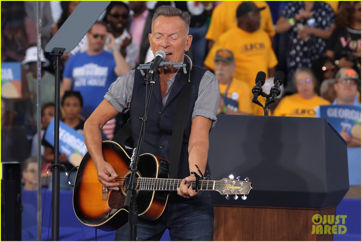 Bruce Springsteen Performs at Kamala Harris Rally in Georgia, Slams ...