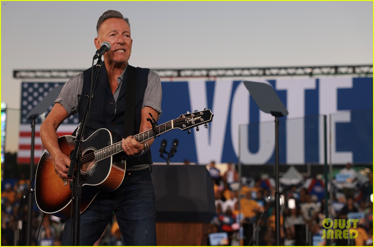 Bruce Springsteen Performs at Kamala Harris Rally in Georgia, Slams ...