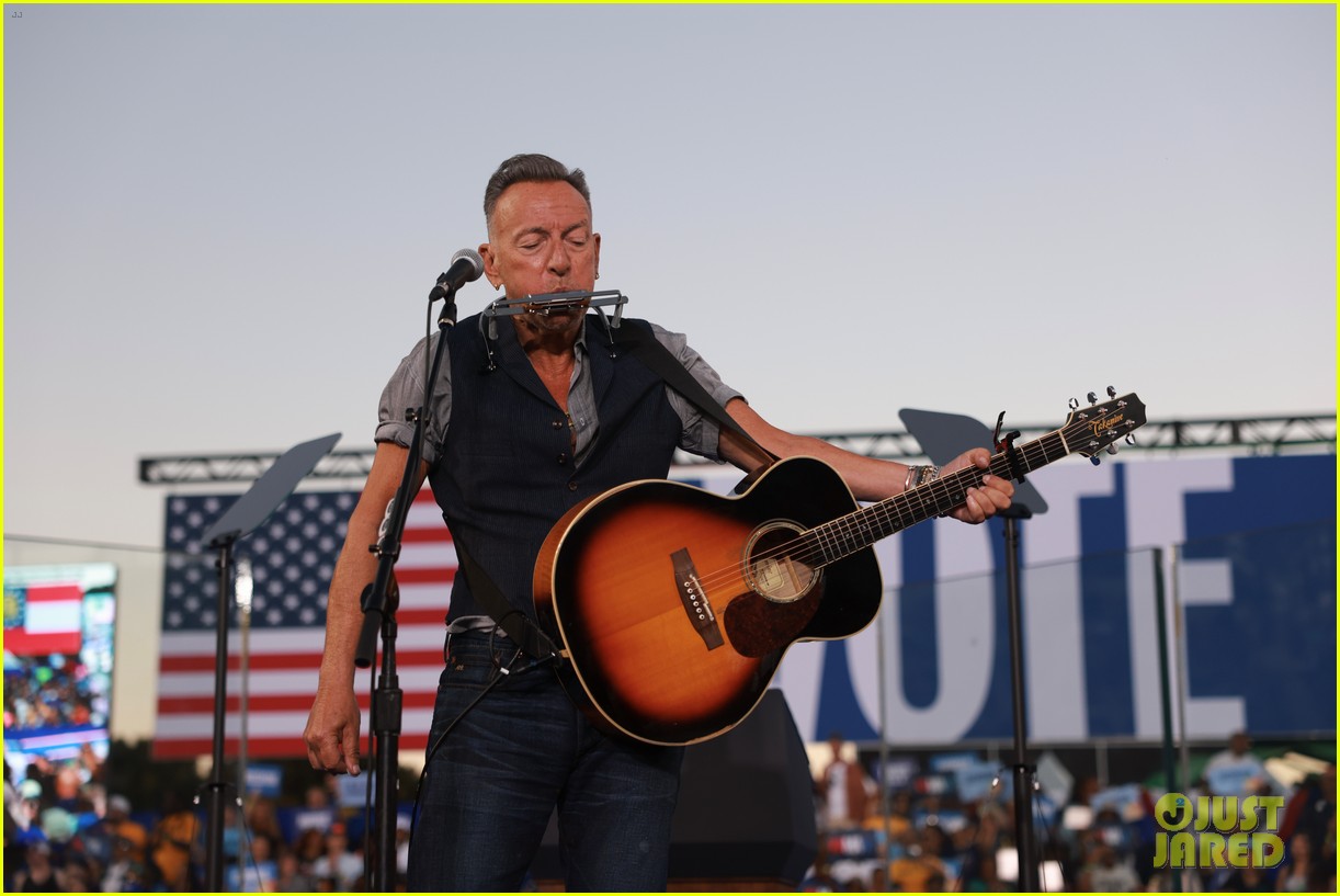 Bruce Springsteen Performs at Kamala Harris Rally in Georgia, Slams ...