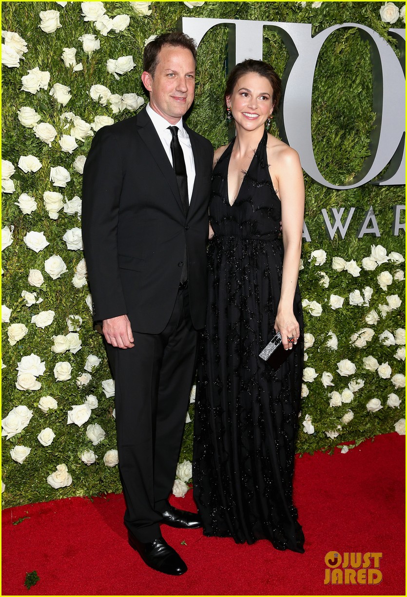 Photo: sutton foster divorce 07 | Photo 5090272 | Just Jared ...