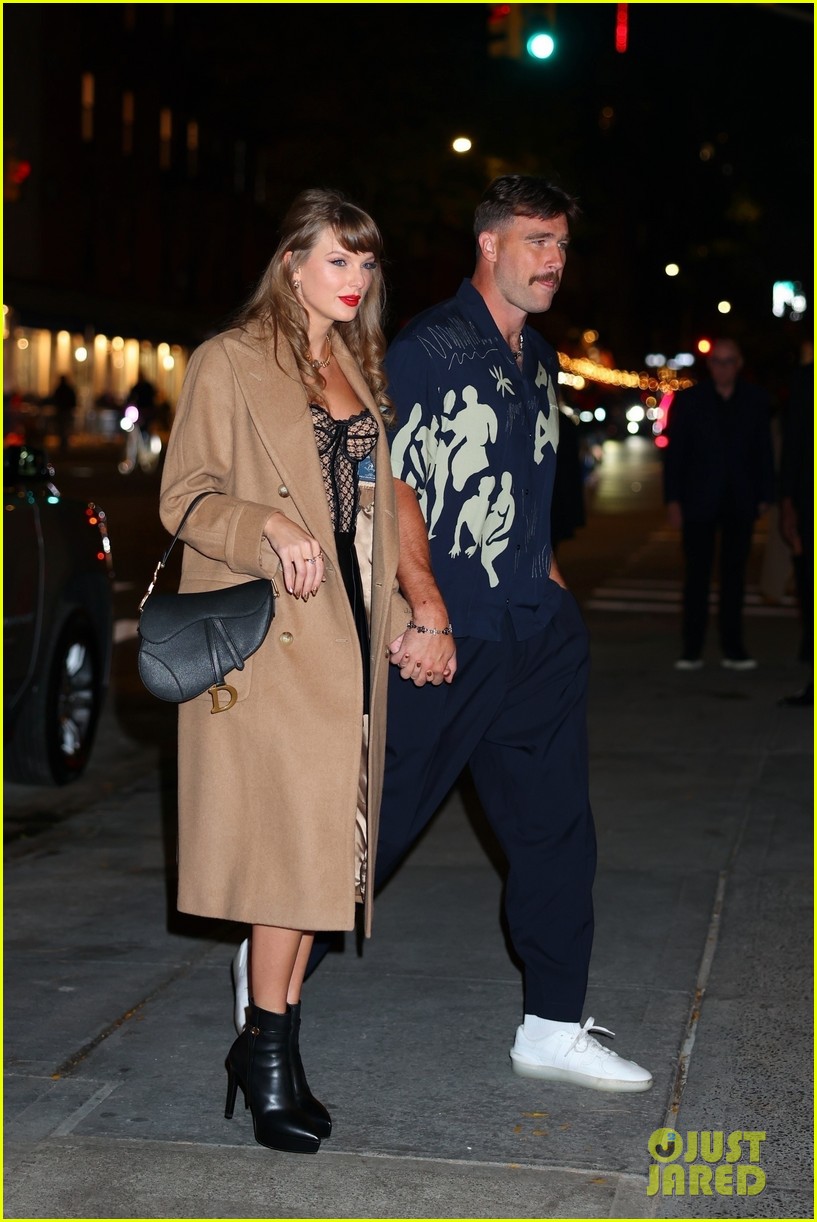 Taylor Swift & Travis Kelce Go On Double Date With Blake Lively & Ryan ...