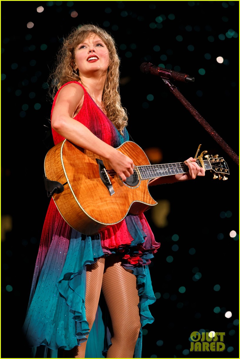 Taylor Swift Debuts 4 New Costumes for Eras Tour in Miami, Including a ...