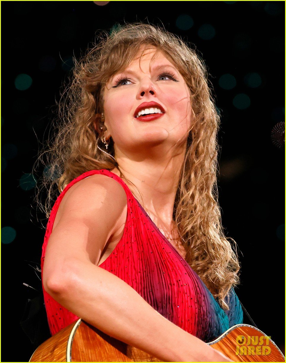 Taylor Swift Debuts 4 New Costumes for Eras Tour in Miami, Including a ...
