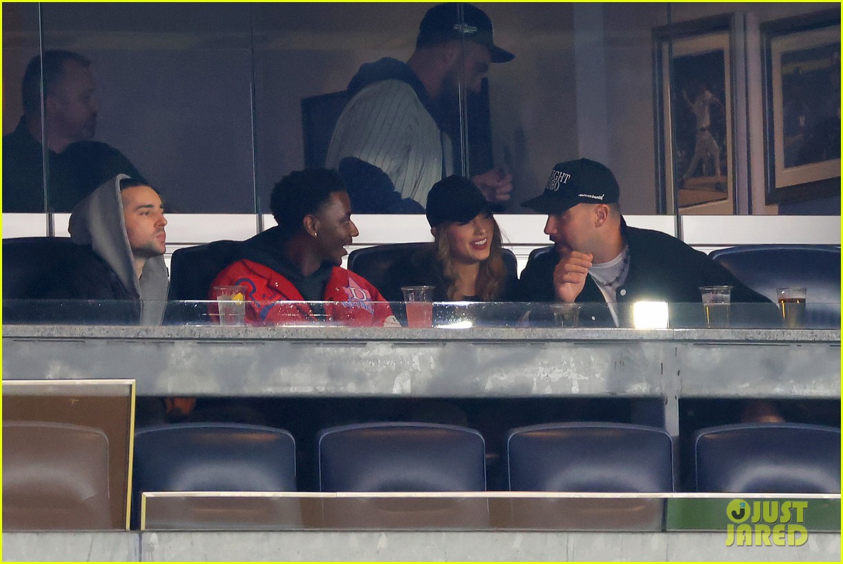 Taylor Swift & Travis Kelce Attend MLB Playoffs Game in NYC During ...